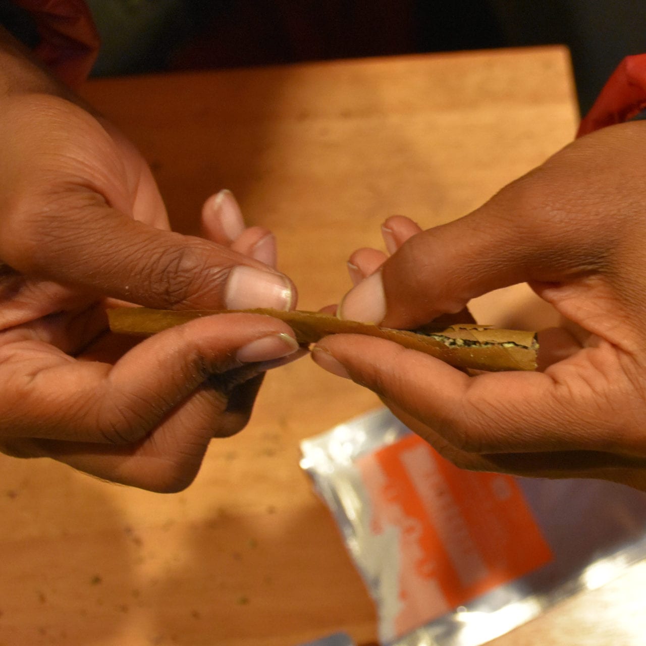 How to Roll A Blunt -Greenside Rec Des Moines Dispensary